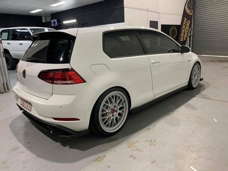 Volkswagen Golf GTI Mk7 White Fifteen52 Holeshot RSR | Wheel Front