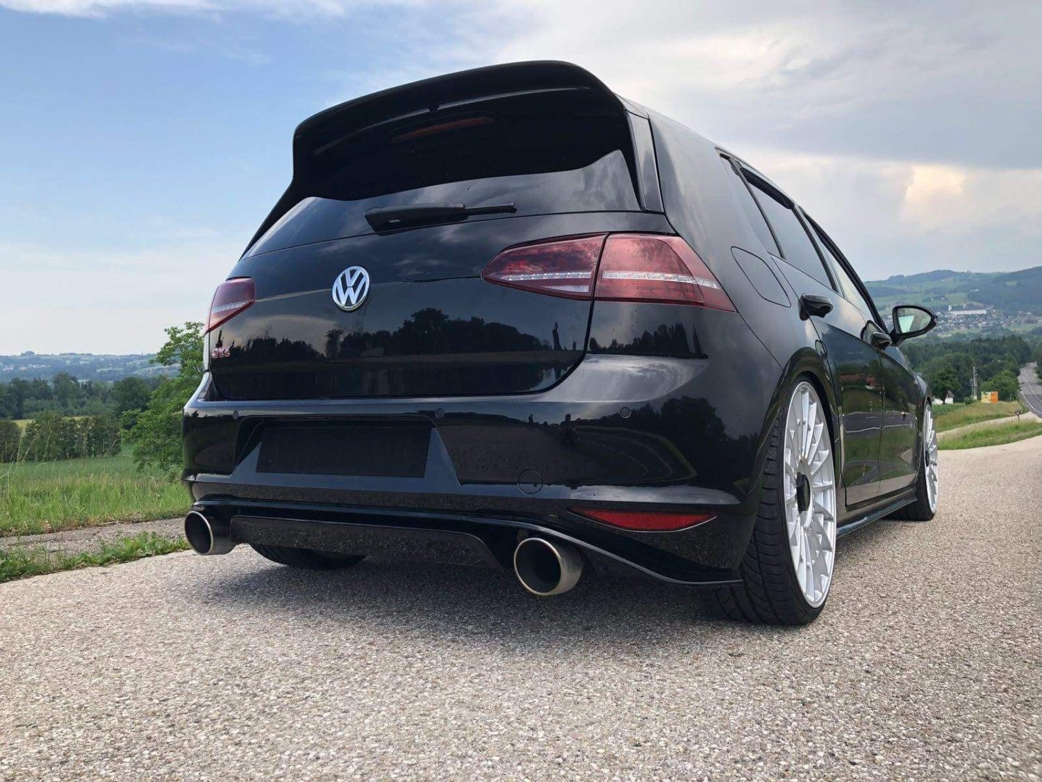 Volkswagen Golf GTI Mk7 Black Rotiform LAS-R | Wheel Front