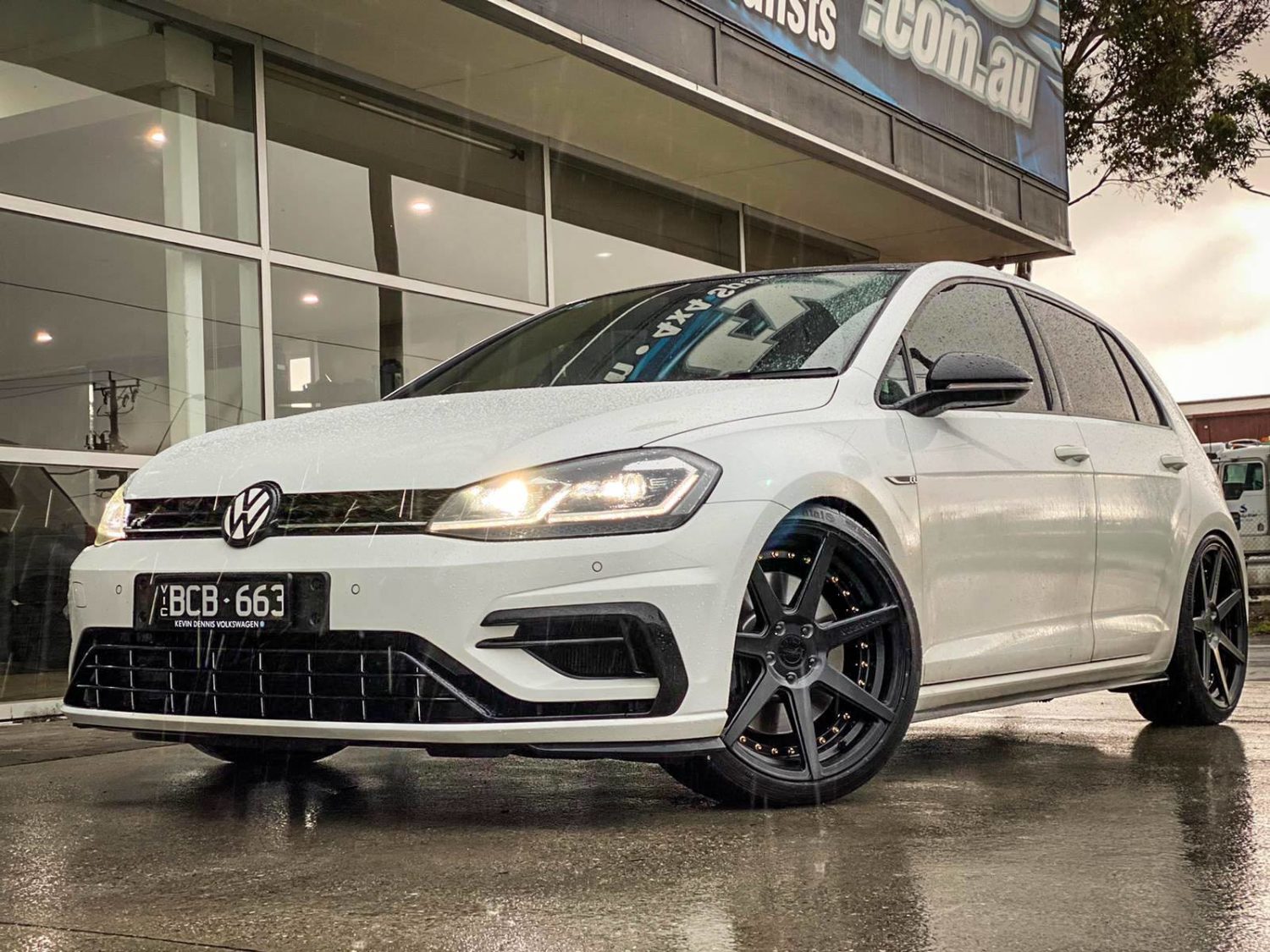 Volkswagen Golf R Mk7 White Vertini Dynasty | Wheel Front