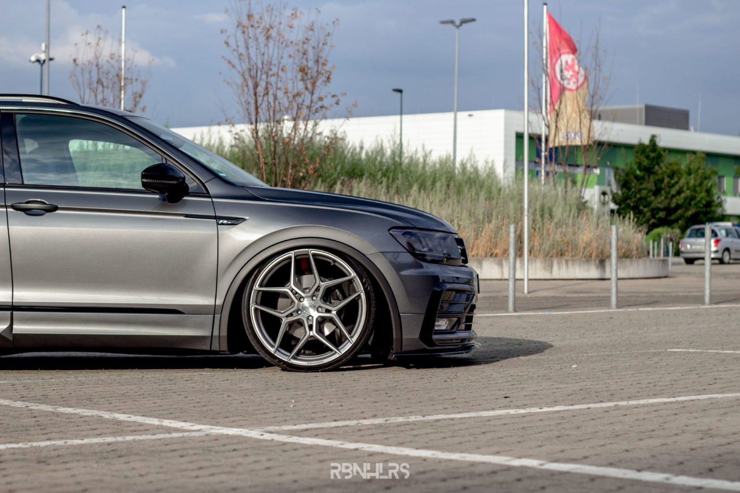 Volkswagen Tiguan Grey Rohana RFX11 | Wheel Front