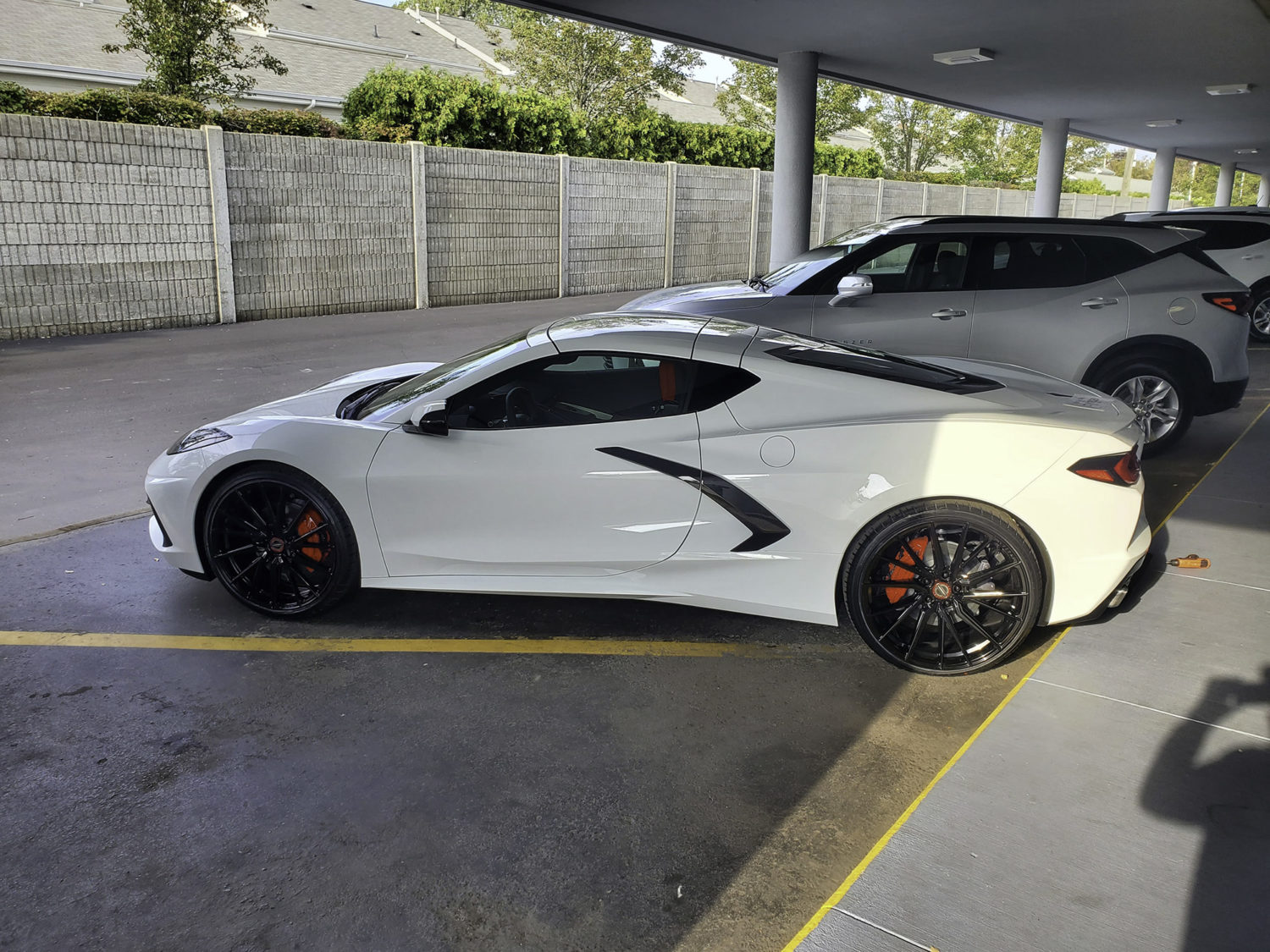 Chevrolet Corvette C8 Stingray White with 21/22-inch Vossen HF-4T ...