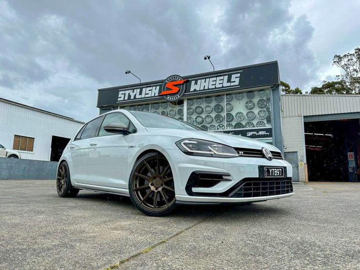 Volkswagen Golf R Mk7 White Koya SF04 | Wheel Front